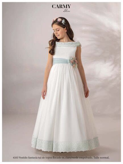 Vestido de comunión en organza de plumetti en color natural Carmy Atelier Vestidos de
