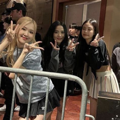 Rosé And Jisoo Rosé Jisoo Kpop Girl Groups Korean Girl Groups Kpop