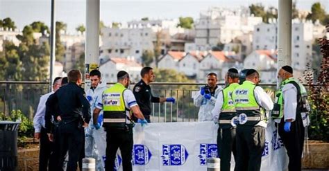 В Єрусалимі невідомі стріляли по людях на зупинці є загиблі відео Світ Stopcor