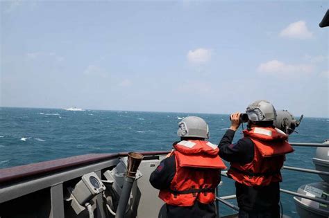 10艘對10艘 路透：中國vs台灣軍艦在台海中線對峙 自由軍武頻道