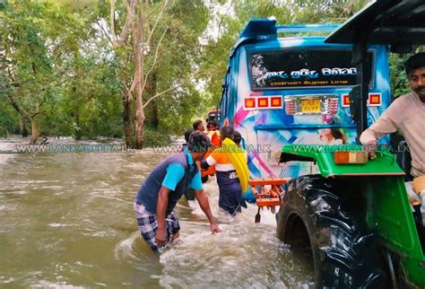 මහ ජලකඳ මැද සිරවූ පාසල් බසයේ සිටි සිසුන් නාවික හමුදාව බේරා ගනියි Lankadeepa Online
