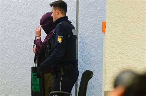 Cold Case Prozess In Stuttgart Der Trauzeuge Vermeidet Vor Gericht Das