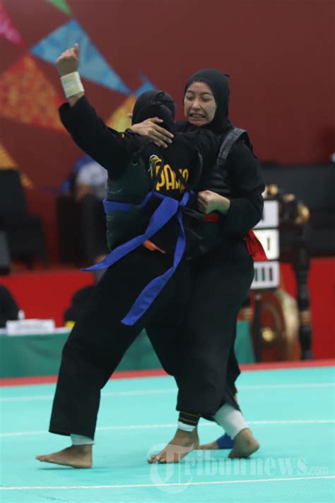 Pesilat Putri Jawa Tengah Kalahkan Pesilat Papua Foto 2 1896593