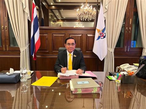 ‘บิ๊กตู่ เข้า ‘กลาโหม นำประชุมสภากลาโหม นัดส่งท้าย ผบ เหล่าทัพ ชุดเดิม ก่อนศาล รธน ฟันปม 8 ปี