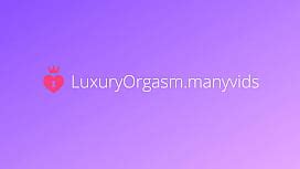 A Beautiful Girl Wants Hot Sex On The Bed Moans Xnxx Com