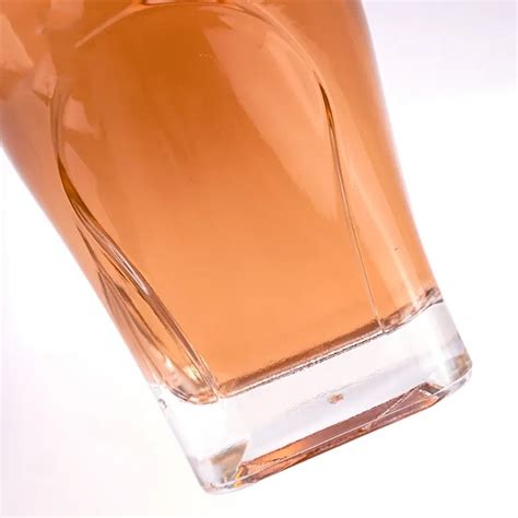 Wholesale Empty Fancy Flint 500ml Glass Customize Vodka Bottles Glass