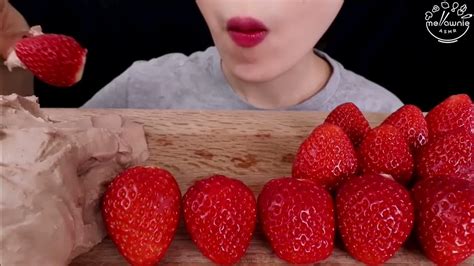 Asmr Mukbang｜nutella Chocolate Whipped Cream Strawberry 직접만든 누텔라 초코생크림 생딸기 Youtube