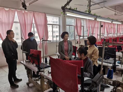 泉州市商务局张小红局长等领导莅临双喜公司和学校调研指导 领导考察 泉州双喜科技学校