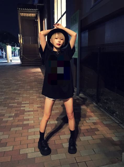 Twitter এ 篠崎こころ💙🐾1st写真集発売！ 撮影楽しかった😀ハット被りました。珍しい〜！