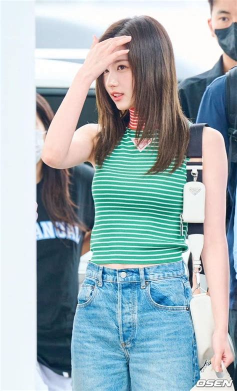 초록 줄무늬 민소매 입은 사나 If 걸그룹 연예인 짤티비 Jjtv Kr