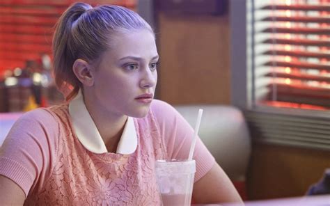 Riverdale Season 2 Betty Cooper Meets Long Lost Brother Chic Bettys