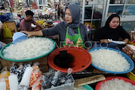 Penjualan Buah Kolang Kaling Antara Foto