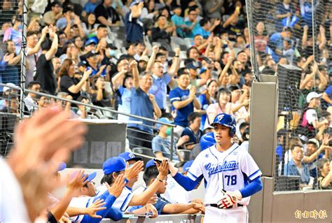 新聞 鷹9局下送大禮 悍將攻蛋開紅盤 看板 Baseball 批踢踢實業坊