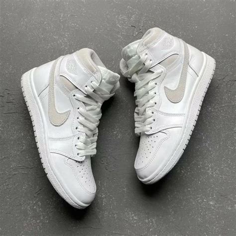 Pin By Elaine Moua On Shoes Nike Shoes Girls Swag Shoes Air Jordans