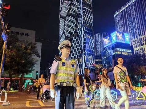 北京警方再啟夏夜治安巡查宣防行動，聯合多部門進行安全檢查 新浪香港
