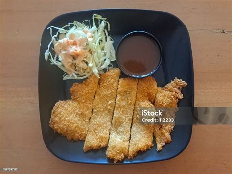 Jumbo Chicken Katsu Atau Katsu Curry Barbeque Dengan Saus Mayones Dan