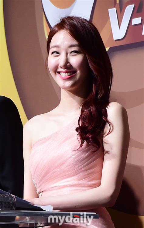 [md포토] 김세희 아나운서 누드톤 드레스로 우아하게