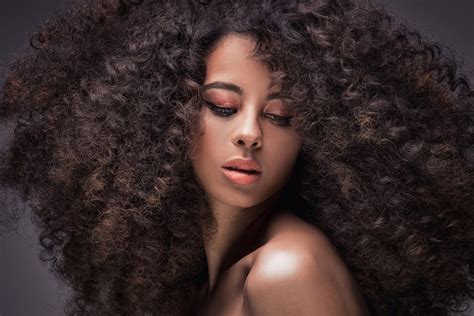 Comment faire pousser ses cheveux crépus naturellement Magazine