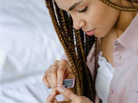 Правила догляду за нігтями яких шкідливих звичок варто уникати