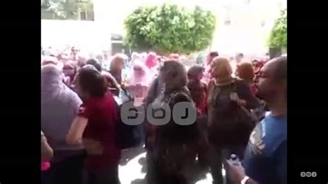 رصد وقفه للمعلمات المغتربات امام وزارة التربية والتعليم Youtube