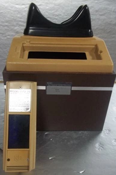 Uvp CHROMATO VUE Cabinet Model CC With Model For Sale Labx Ad DIS Cabinet