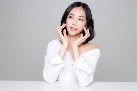 Premium Photo Asian Woman Short Hair With Perfect Clean Fresh Skin