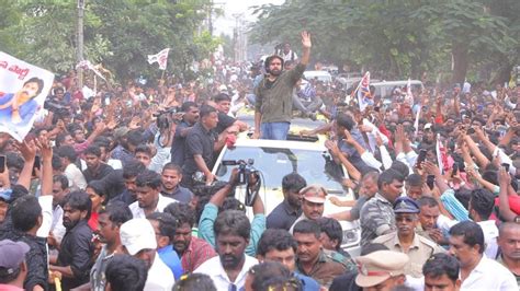 Pawan Kalyan చొక్కా పట్టుకుంటే చెప్పుతో కొట్టండి Janasena Chief