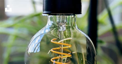 검은 뚜껑이 있는 투명 유리병 사진 Unsplash의 무료 광 이미지