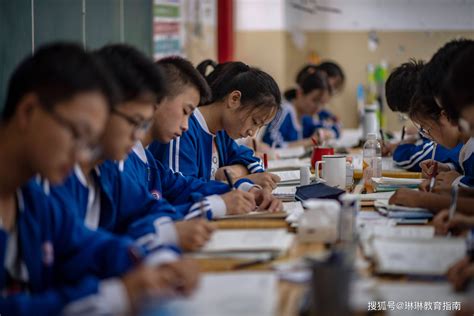 永州一中学老师集体罢课：学费15800，学校账上只剩3000，钱呢？家长工资教育