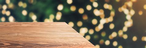 보케 빛 겨울 휴일 배경 제품의 표시를위한 배너를 모의 문자열 빛 배경추상 흐림 크리스마스 트리나무 테이블 상단 탁자에 대한 스톡 사진 및 기타 이미지 Istock