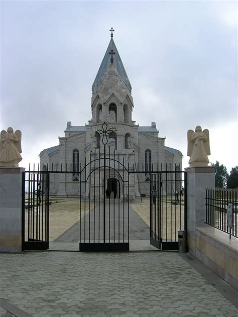 Սուրբ Ղազանչեցոց Եկեղեցի Շուշի Հայաստան Լուսանկարներ Շենքերի