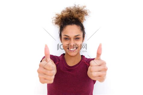 快乐的年轻女人微笑着竖起大拇指高清摄影大图 千库网