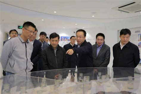【动态】中央军民融合办政策法规局局长张治峰一行到煤基新材料研究院调研 搜狐大视野 搜狐新闻