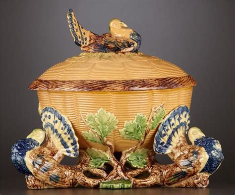 Миска с крышкой.Португалия 1890г. | Majolica pottery, Earthenware ...