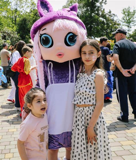 ბექა გილოცავთ ბავშვთა დაცვის საერთაშორისო დღეს 🎈🎊 Facebook