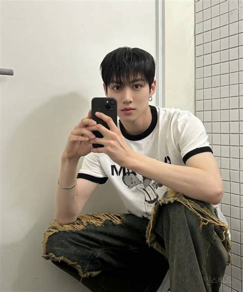 팬들 사이에서 사복 센스 좋다고 말 나오는 남돌  인스티즈 Instiz 이슈 카테고리