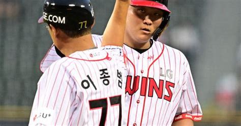 사진 잠실 빅보이 이재원의 동점 적시타