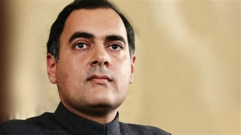 In Photos Maha Cm Eknath Shinde Pays Tribute To Former Pm Rajiv Gandhi
