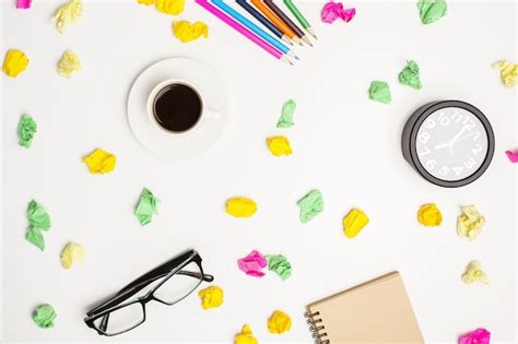 Premium Photo Messy Table Closeup