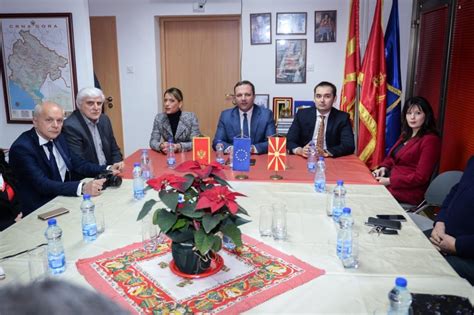 Премиерот Спасовски на средба со Црногорската заедница Не постојат големи и мали заедници сите