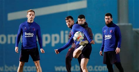 Escándalo En Italia Un Ex Compañero De Messi Fue Repudiado Por Ir A Un