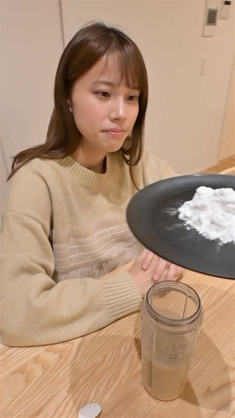 あかびんたん 妻の1日を盗撮してみた📷 最近ね、tiktok Liteで動画を見るのにハマってるのよ☺️ 動画を見るだけでポイントが貯まる