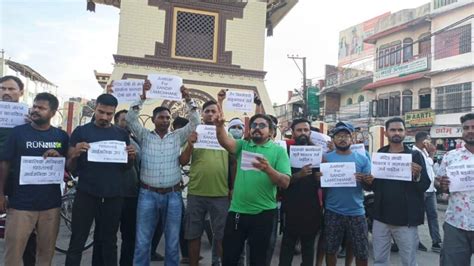 सन्दीपलाइ फसाउन खोजिएको भन्दै वीरगन्जमा युवाहरूको प्रदर्शन Simpani News