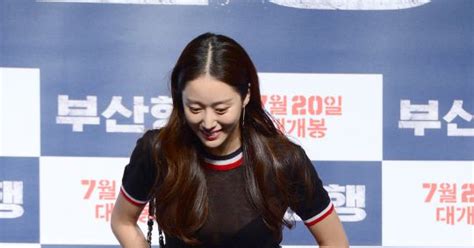 [포토] 전혜빈 공손한 배꼽 인사