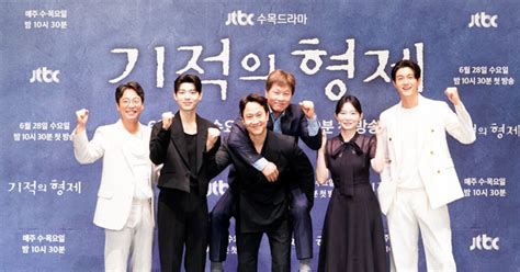 박찬홍 감독 기적의 순간을 드라마로 전신마비 아들과 산티아고 길 걷고파 기적의 형제