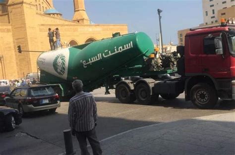 الوكالة الوطنية سائقو الشاحنات التابعون لشركات الإسمنت أقفلوا الطرق في