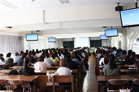 純真短期大学｜食物栄養学科・こども学科純真ゼミナールⅠにおいて「学長講話」が行われました。