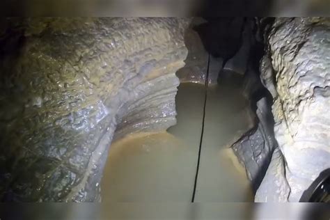 天星洞系是中国目前已知的最深洞穴，多年前由英国探险队已探明垂直深度1022米