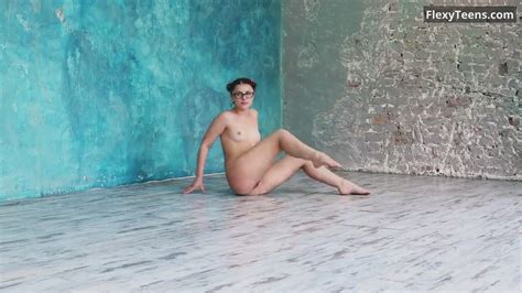 Flexible Babe In Glasses Kim Nadara Stretching