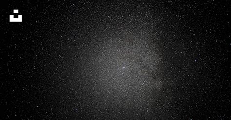 많은 별들로 가득 찬 어두운 하늘 사진 Unsplash의 무료 프랑스 이미지